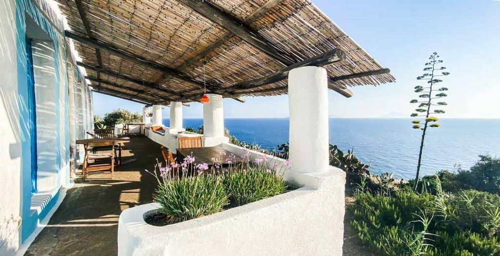 3 room luxury Villa for sale in Via Fossa Lazzaro, Lipari, Sicily ...