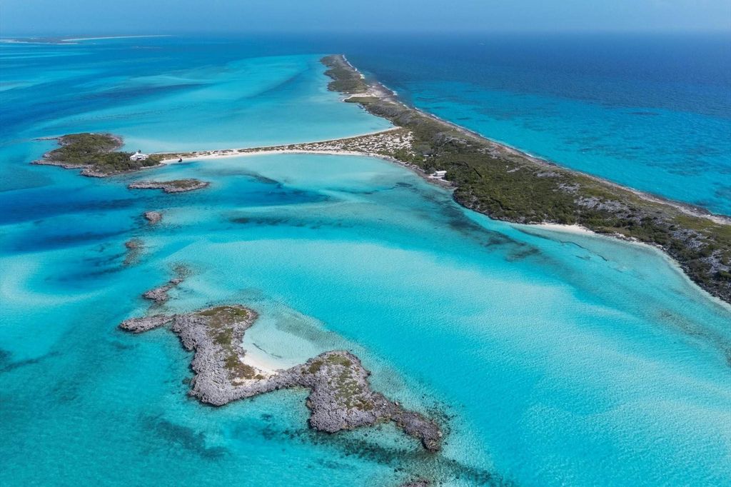 Isla privada en venta Exuma Cays, Bahamas - 131356267 - LuxuryEstate.com