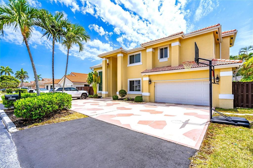 5 bedroom luxury Villa for sale in Miami Terrace Mobile Home, United ...
