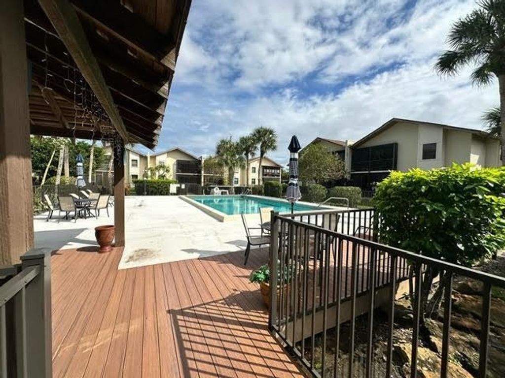 Luxury apartment complex for rent in Stuart, Florida - 130974799 ...