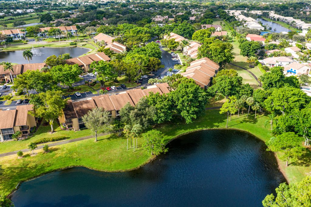 Luxury apartment complex for rent in Delray Beach, United States ...