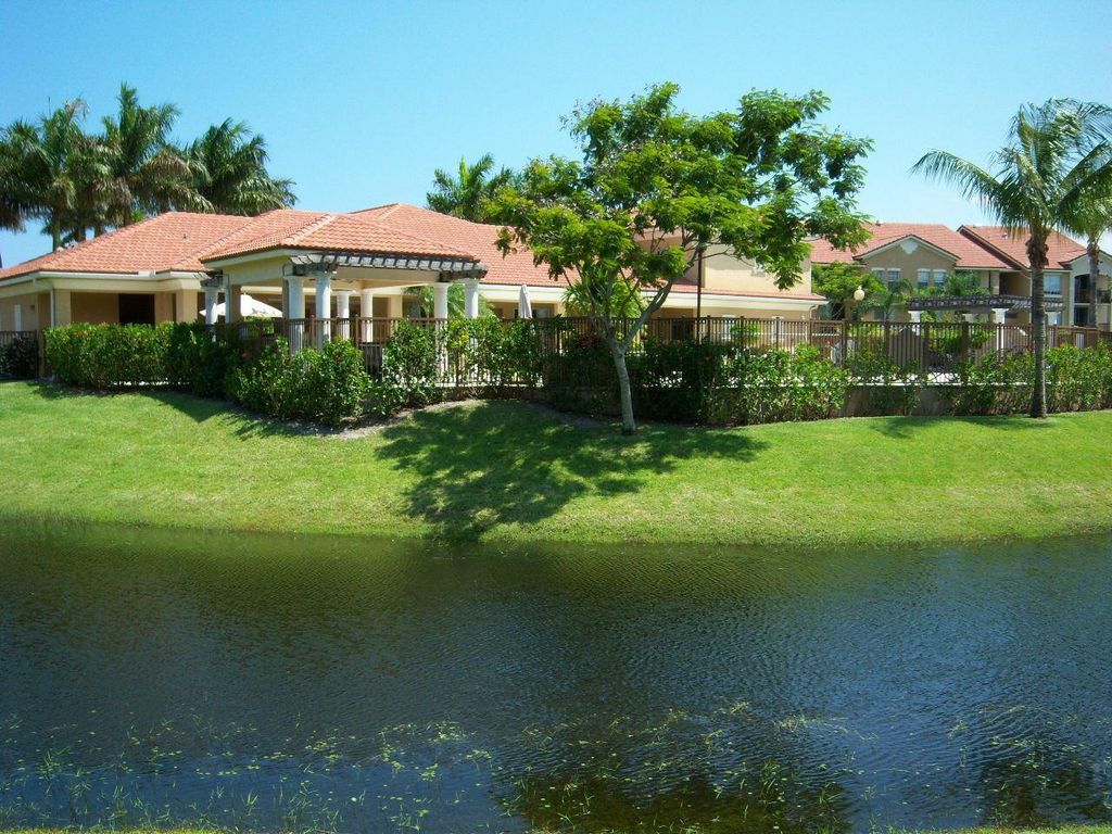 Luxury apartment complex for rent in Boynton Beach, Florida - 130727599 ...