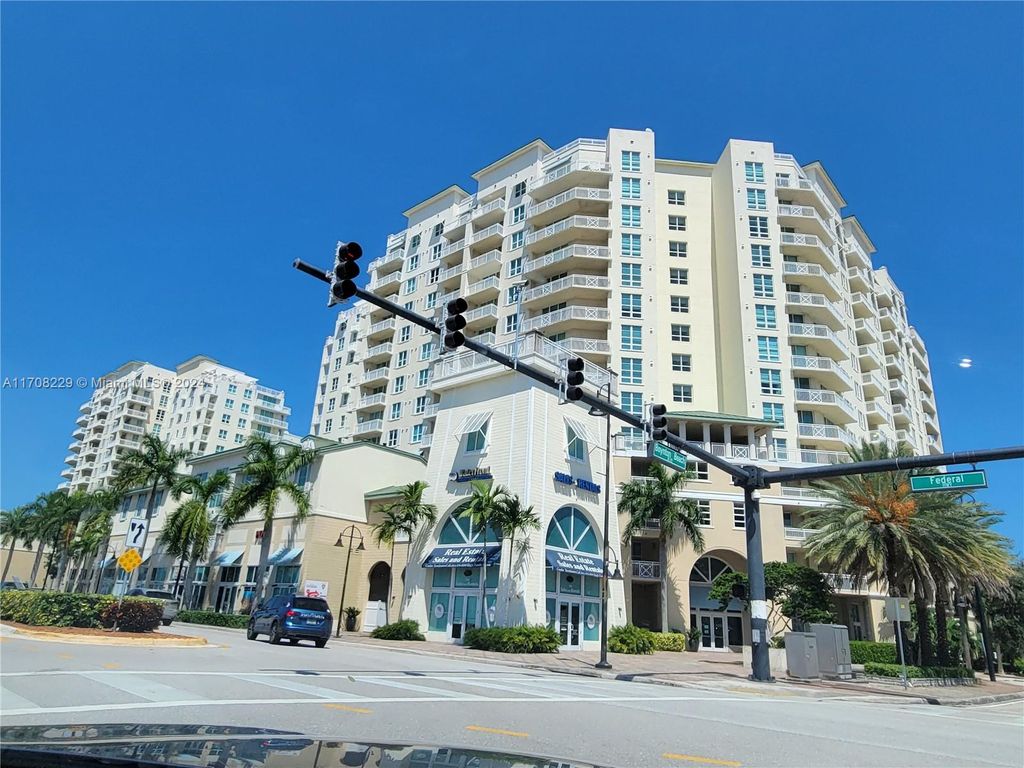 Luxury apartment complex for rent in Boynton Beach, United States ...