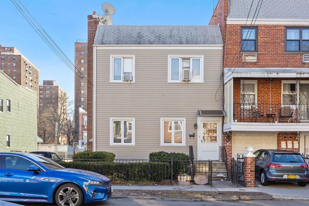Baugelände - 21-22 33rd Avenue, Queensbridge Houses, Queens County, New ...