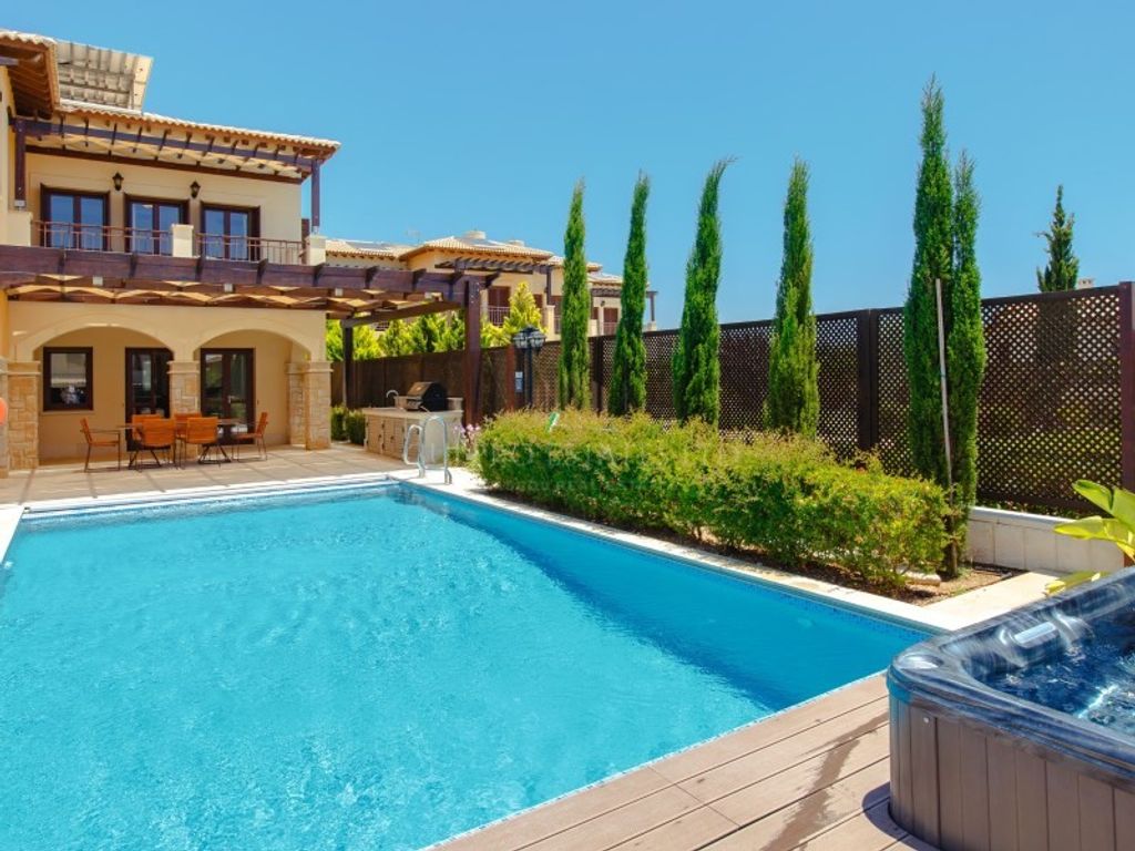 Villa / Chalet de lujo en venta Aphrodite Hills, Chipre - 132664662 ...