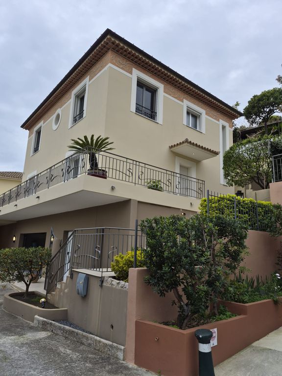 À venda Luxuoso apartamento de 150 m2, Menton, Provence-Alpes-Côte d ...
