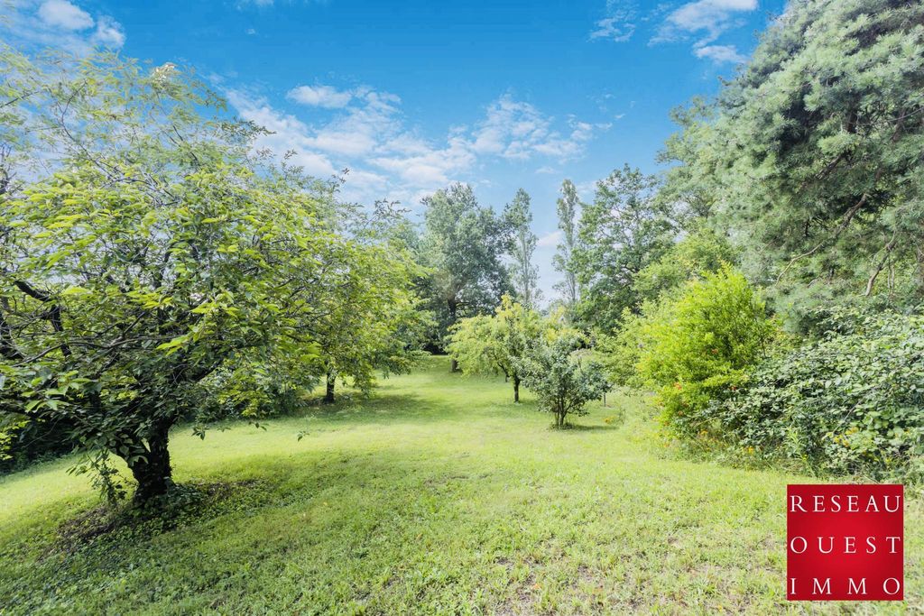 Development Land in Lyon, Auvergne-Rhône-Alpes - 127782583 ...