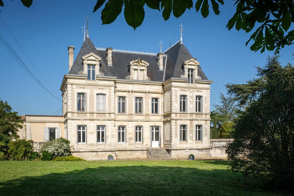 Kasteel te koop in Fronsac, Nouvelle-Aquitaine - 128753802 ...