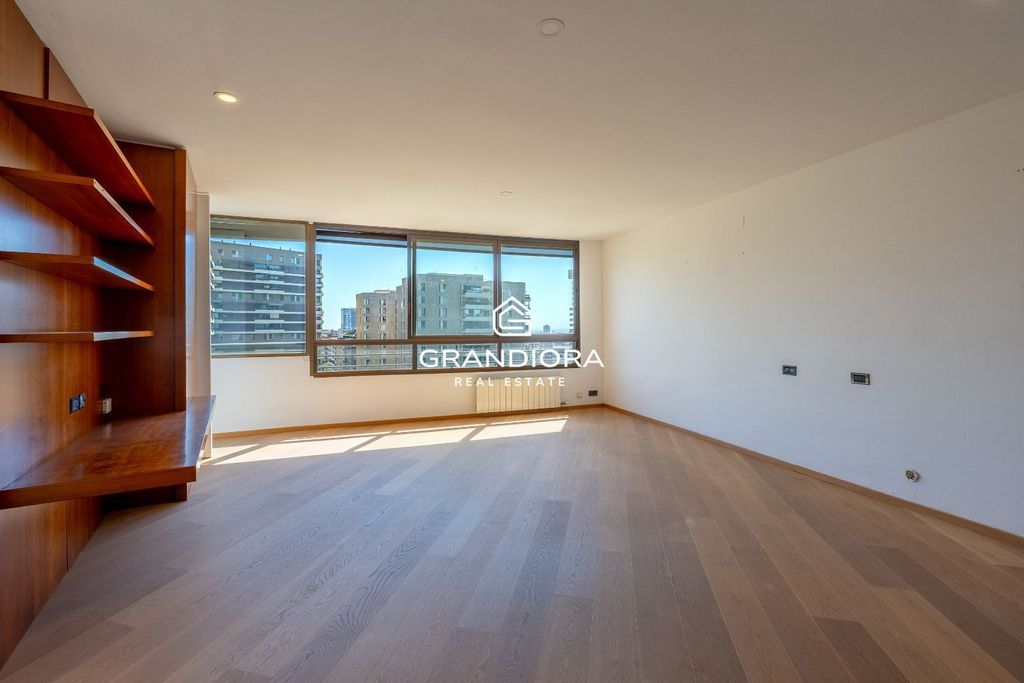 Luxus-Apartment mit 100 m2 zu verkaufen Barcelona, Katalonien ...