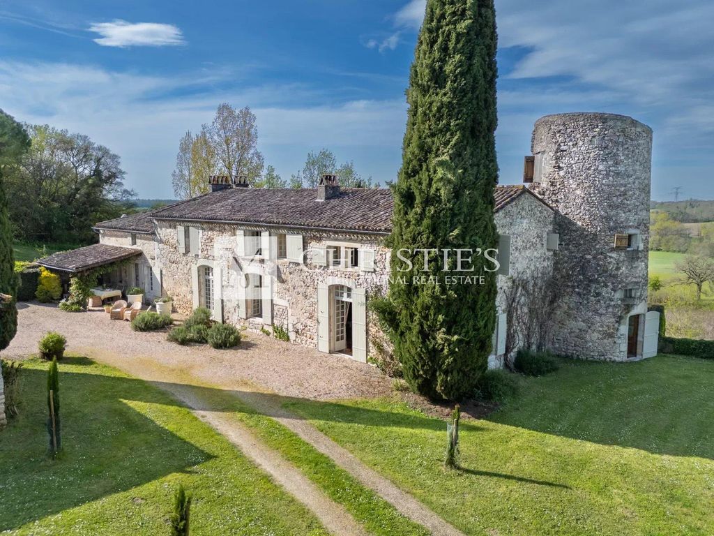 Vélines, Francja: luksusowe zamki i pałace na sprzedaż - 129430694 ...