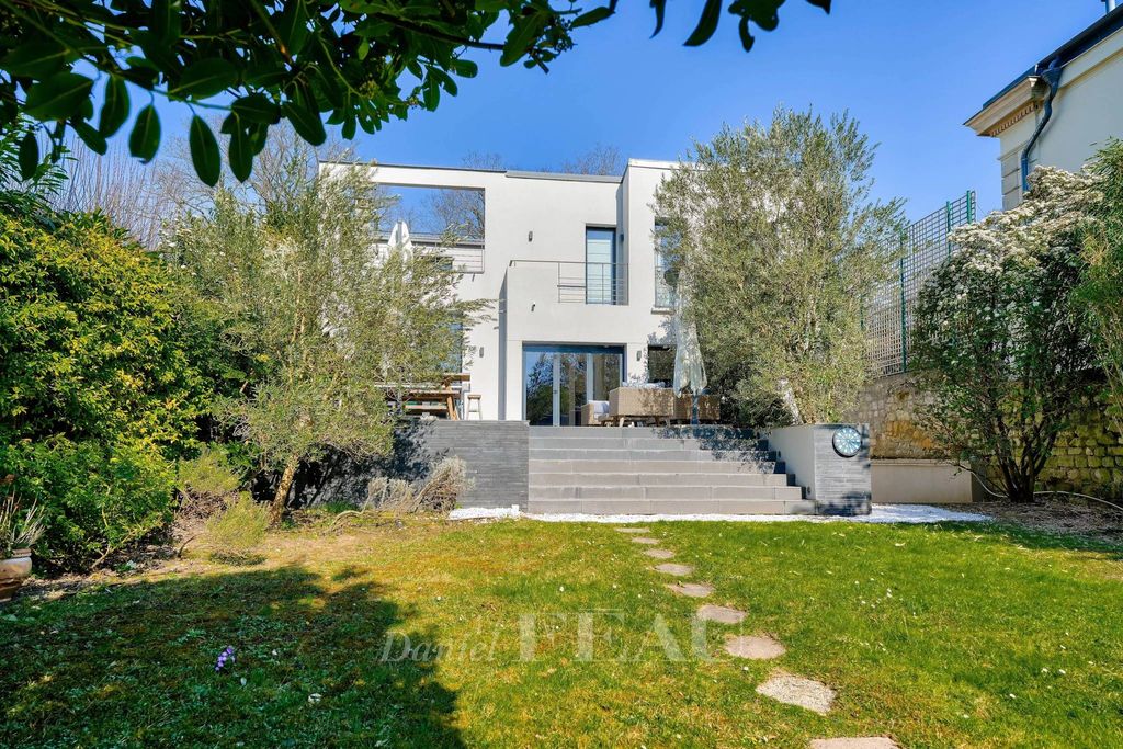 8 room luxury House for sale in Garches, France - 131318578 ...