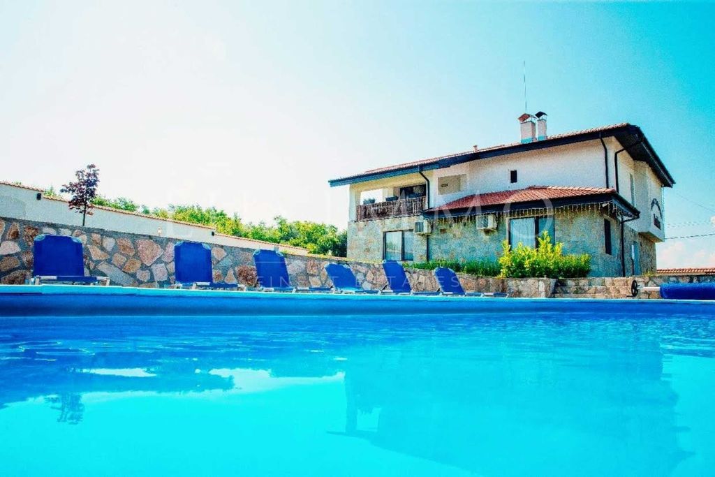 8 room luxury Townhouse for sale in Lukovit, Lovech - 127913301 ...