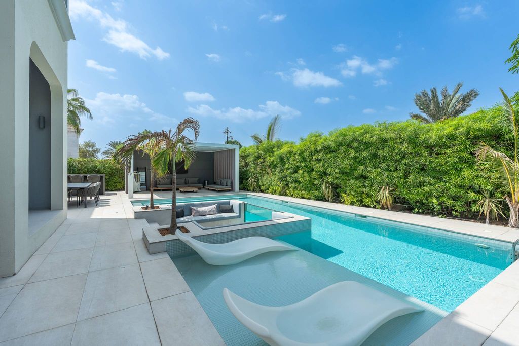 À venda Exclusiva mansão de 1021 m2, Dubai - 130730040 - LuxuryEstate.com