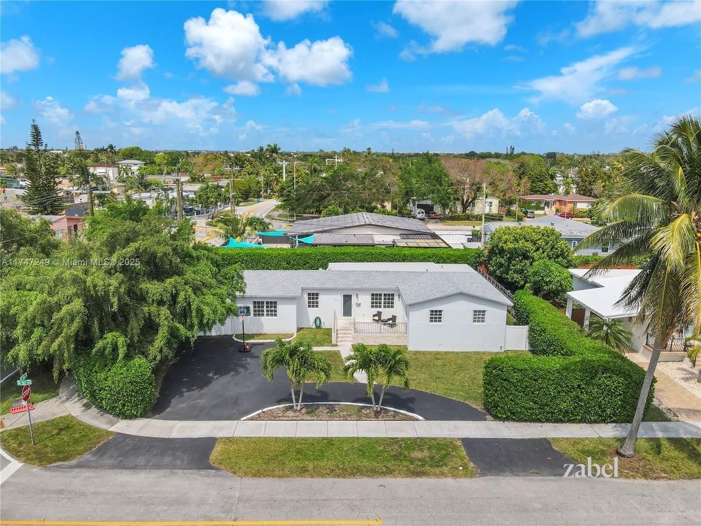 5 room luxury House for sale in Southwest 32nd Terrace, 8371, Miami ...