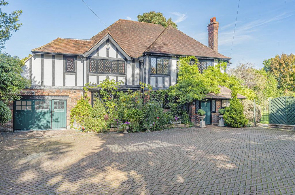 Luxury 5 bedroom Detached House for sale in Banstead, United Kingdom ...