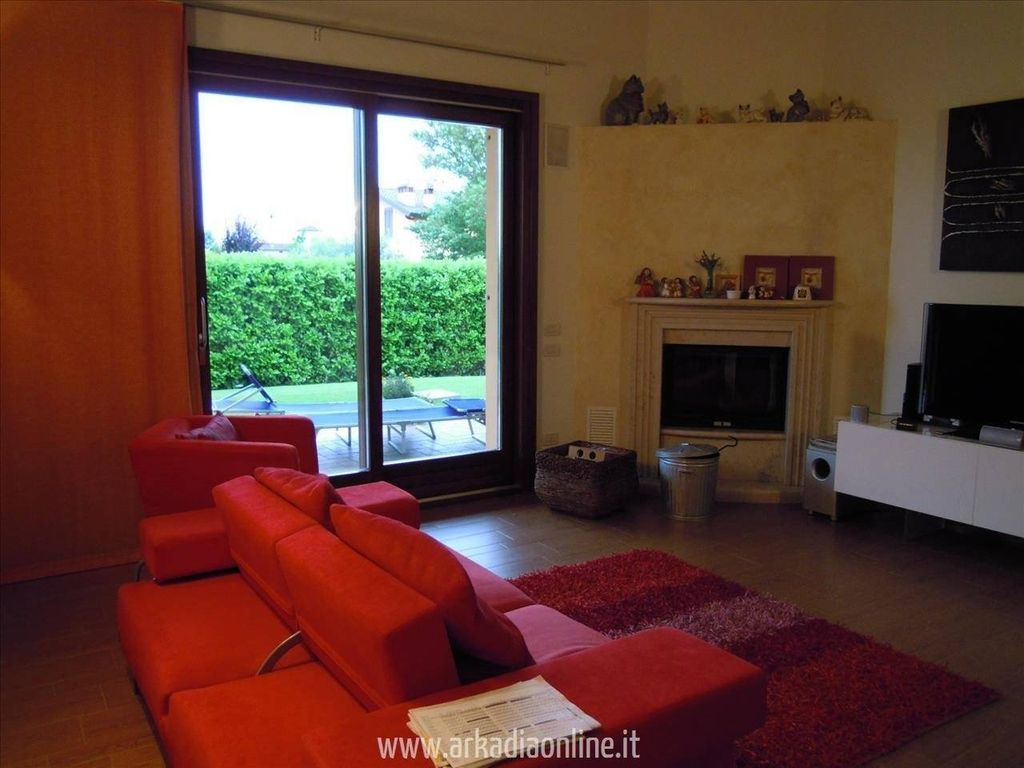 Exclusiva Villa / Chalet de 162 m2 en Via Filippo Turati, Plasencia, Provincia di Piacenza ...