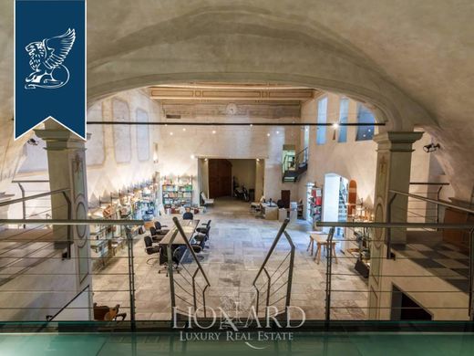 Lionard Luxury Real Estate, Florence | LuxuryEstate.com