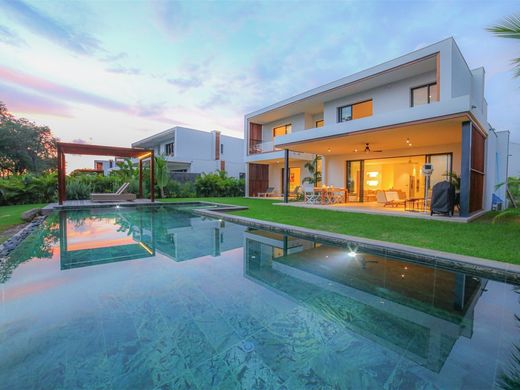 Luxury Homes Mauritius for sale - Prestigious Villas and Apartments in ...