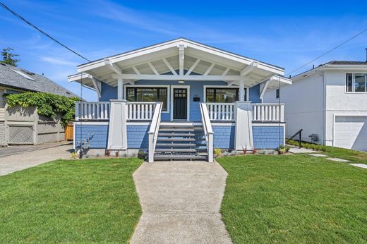 Dean Innes, Victoria | LuxuryEstate.com