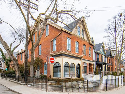 Toronto: Villas and Luxury Homes for sale - Prestigious Properties in ...