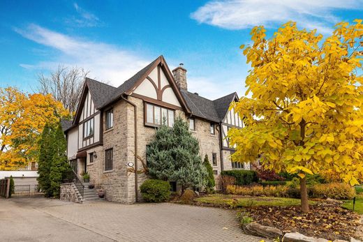 Westmount: Villas and Luxury Homes for sale - Prestigious Properties in ...