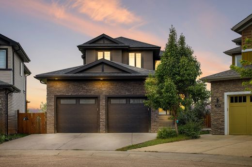 Luxury homes for sale in Edmonton, Alberta - LuxuryEstate.com