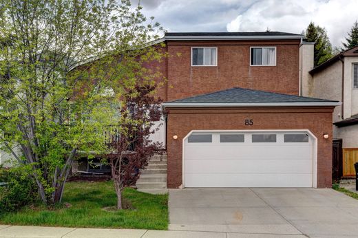 Luxury homes for sale in Calgary, Alberta - LuxuryEstate.com