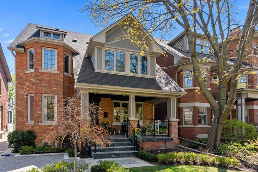 Luxury Real Estate in Toronto, Ontario - LuxuryEstate.com