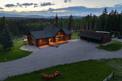 Country houses and farms for sale in Canada - LuxuryEstate.com