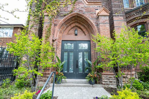 Toronto: Villas and Luxury Homes for sale - Prestigious Properties in ...