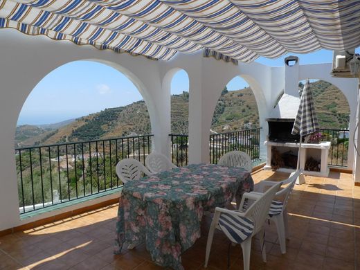 Nerja Center Estate Agents, Nerja | LuxuryEstate.com