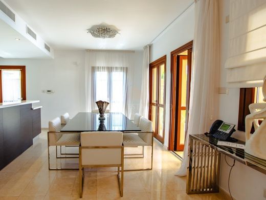 Villa / Chalet de lujo en venta Aphrodite Hills, Chipre - 132664662 ...