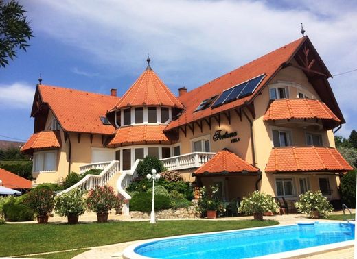 Luxury Homes Hungary for sale - Prestigious Villas and Apartments in ...