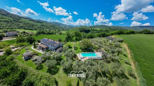 马尔凯大区,Fossombrone可出售的豪华房产 - LuxuryEstate.com