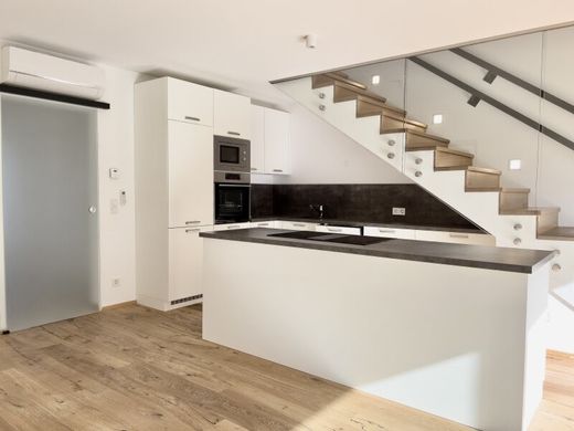 Luxus-Haus mit 4 Zimmer zu verkaufen in Oberwaltersdorf ...