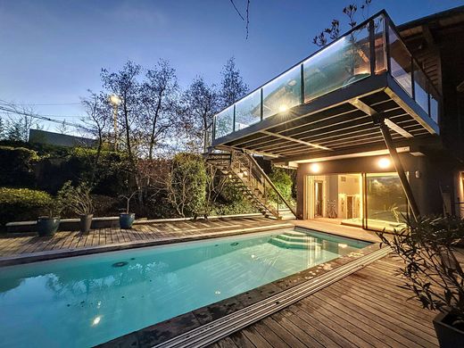 Home Hunts, Marseille - LuxuryEstate.com