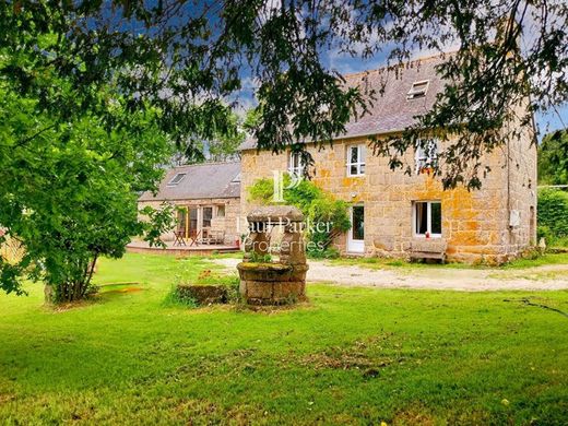 6 room luxury Farmhouse for sale in Rostrenen, Brittany - 132700345 ...