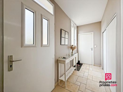 Maison de luxe de 13 pièces en vente à Avallon, Bourgogne-Franche-Comté ...
