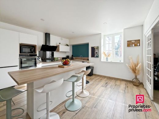 Maison de luxe de 13 pièces en vente à Avallon, Bourgogne-Franche-Comté ...