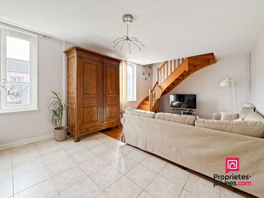 Maison de luxe de 13 pièces en vente à Avallon, Bourgogne-Franche-Comté ...
