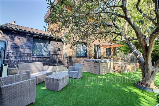 Exclusiva Villa / Chalet de 160 m2 en venta en Callian, Provenza-Alpes ...