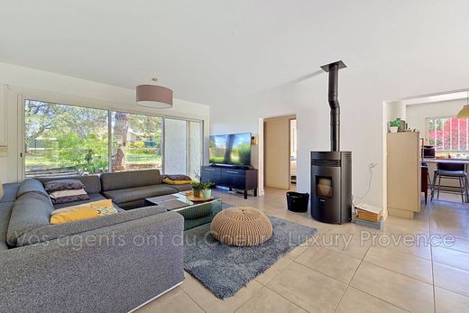 Villa / Chalet de 160 m2 en venta en Bouc-Bel-Air, Provenza-Alpes-Costa ...