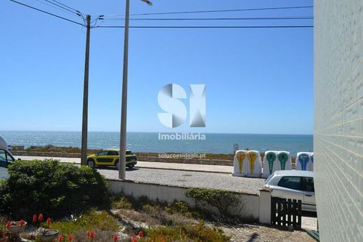Luxury villas for sale in the province of Marinha Grande - LuxuryEstate.com