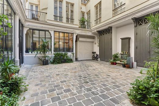 Paola FEAU | Daniel Féau - Saint-Honoré, Champs-Elysées, Madeleine ...