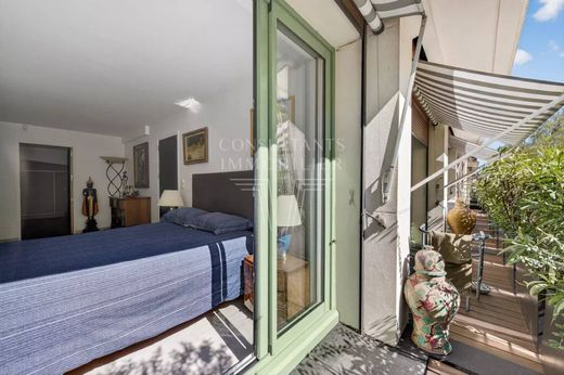 Apartamento de alto padrão de 122 m2, Tour Eiffel, Invalides – Ecole ...