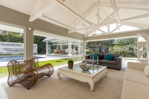 Luxury villas for sale in Paraná - LuxuryEstate.com
