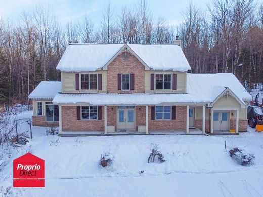 Country houses and farms for sale in the county of Estrie ...