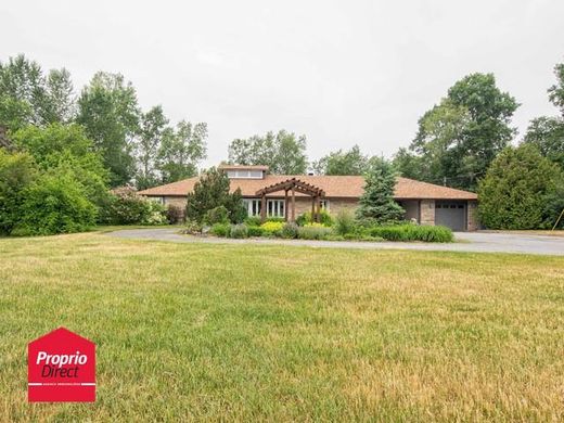 Val-d'Or: Villas and Luxury Homes for sale - Prestigious Properties in ...