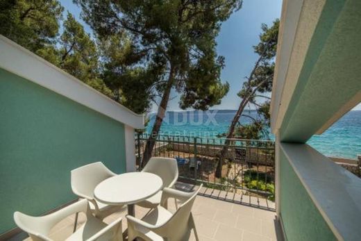 Okrug Donji: Villas and Luxury Homes for sale - Prestigious Properties ...