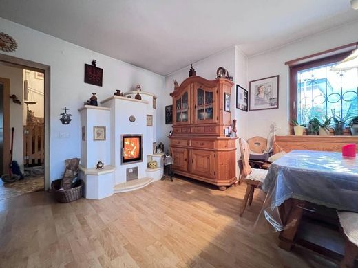 Prestigevolles Reihenhaus von 220 m2 zu verkaufen in Via Peter ...